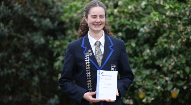 Neve paddles her own waka | Cambridge News